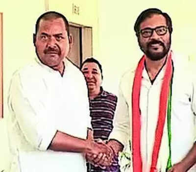 Manoj Mishra: Actor Manoj Mishra Joins Congress in Bhubaneswar ...