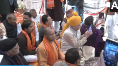 UP CM Yogi Adityanath visits Ayodhya's Ram temple with other MLAs | India News - Times of India