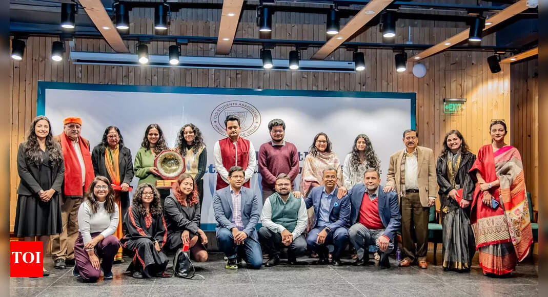 LSR emerges victorious in debate competition | Hindu College's OSA ...