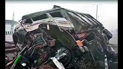 Truck Trolley: Truck Trolley Catches Fire After Hitting Divider, 2 ...