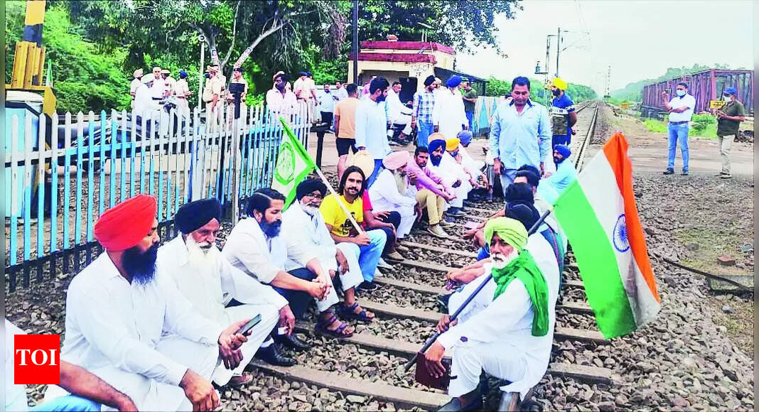 Rail Roko: 'Rail Roko' by Farmer Groups to Hit Trains Today ...