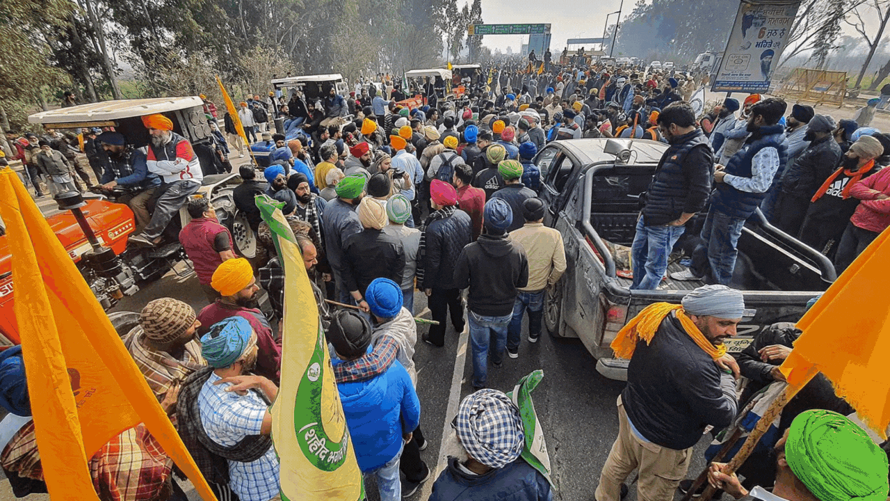 Farmers Protest Live Updates, Bharat Bandh News: Tear gas shelling ...
