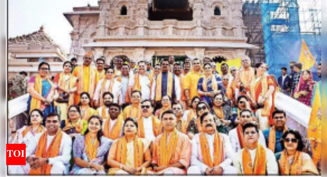 Goa Cabinet: Goa Cabinet and MLAs Visit Ayodhya Temple - Latest News ...