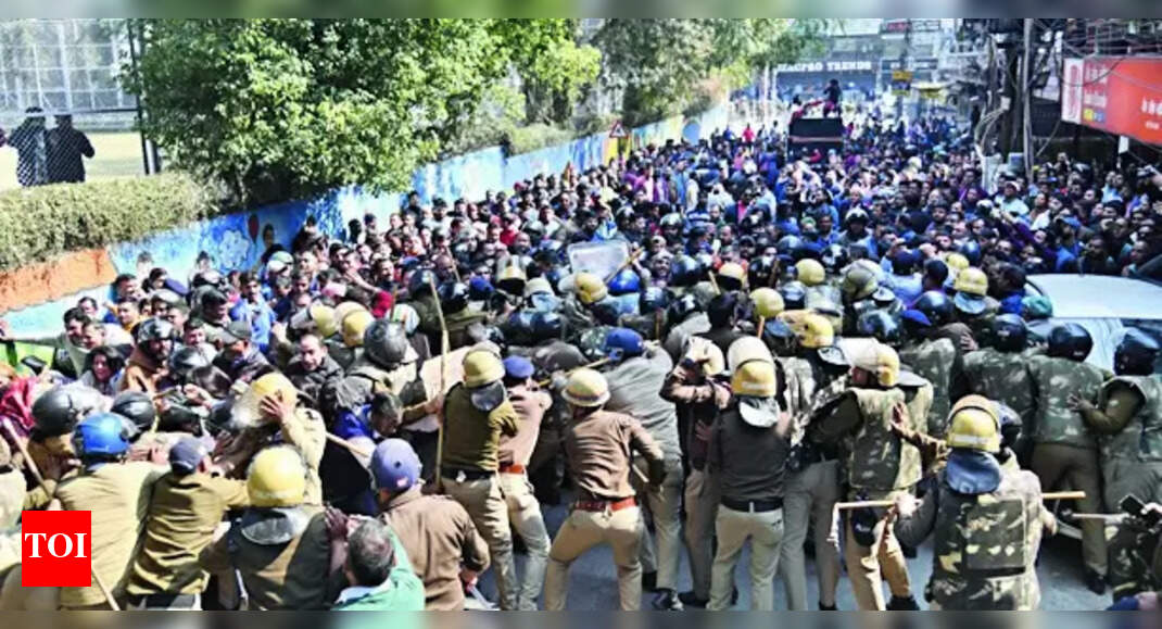 UPNL Protest: UPNL Protest March Sparks Police Action and Traffic Chaos ...