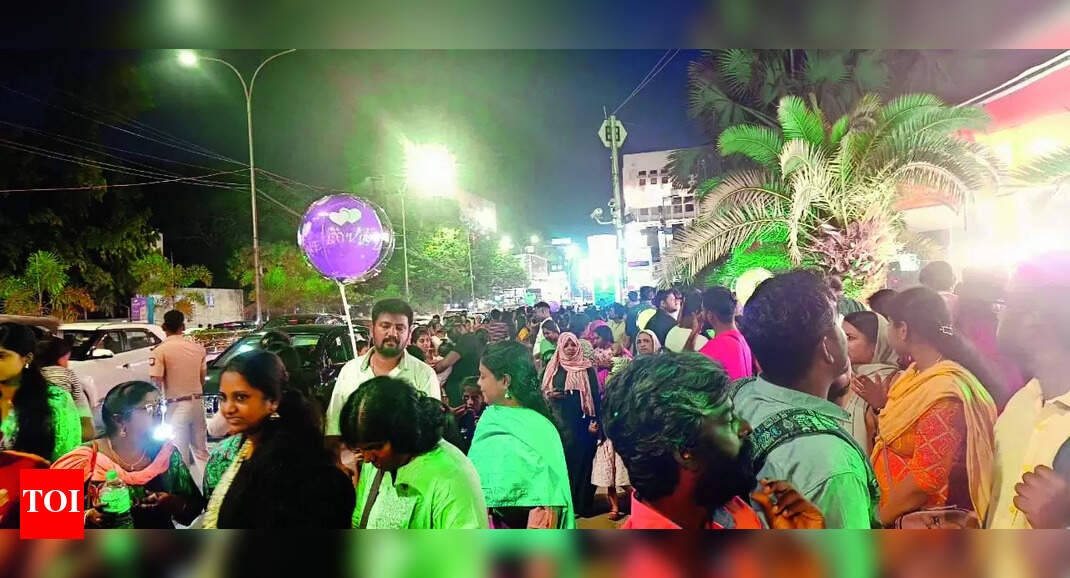 Semmozhi Poonga: Chaos Outside Semmozhi Poonga as Visitors Sent Back ...