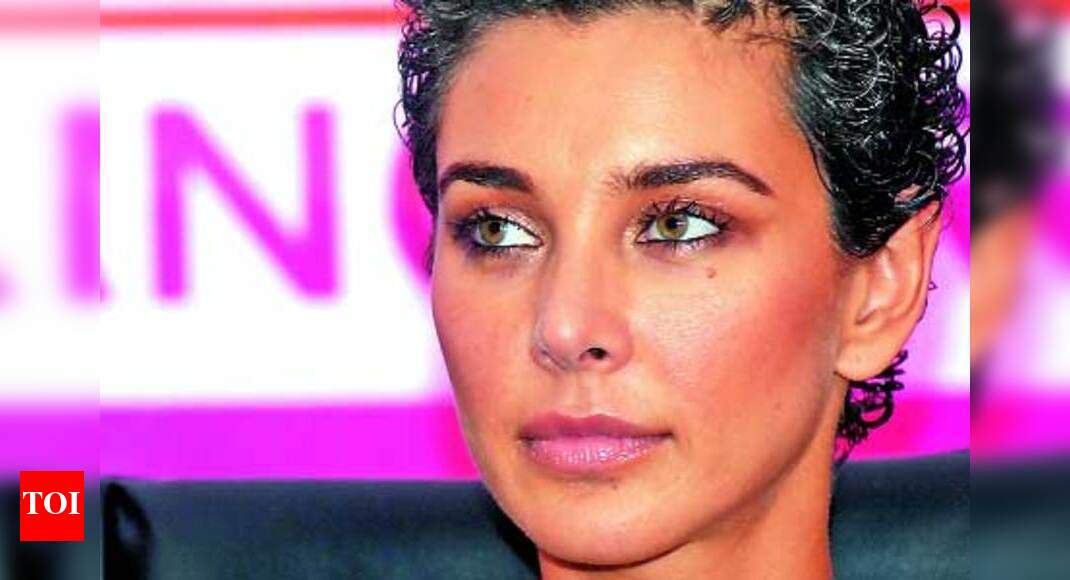 Lisa Ray to host Canadian version of Top Chef - Times of India