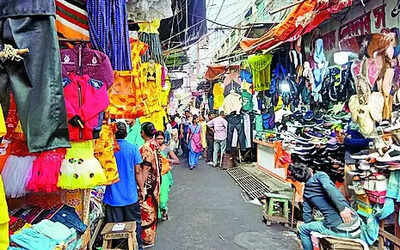 Hawkers: Traders in Sealdah Sisir Market Encroach Pavements, Civic Body ...