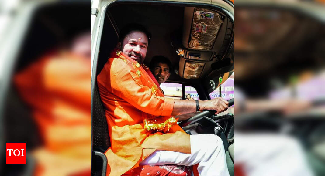 BJP: BJP Takes up Vijay Sankalp Bus Yatra | Hyderabad News - Times of India