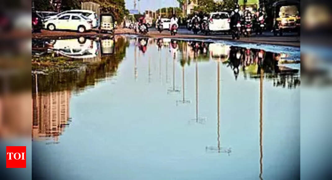 Waterlogging: Waterlogging on road worries citizens in Pal Surat ...