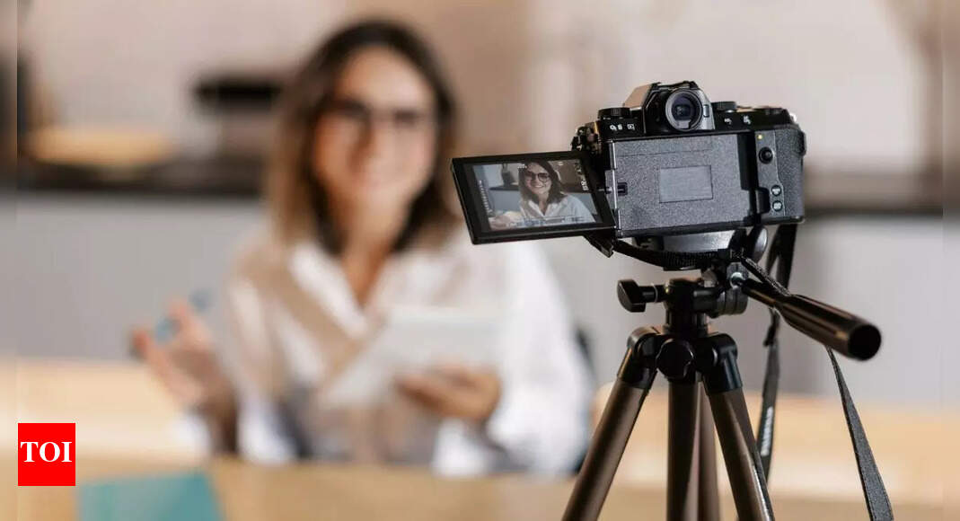 Best Vlogging Cameras For Beginners - A Guide to Choosing the Right ...