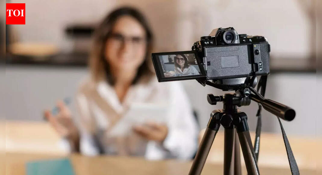 Best Vlogging Cameras For Beginners - A Guide to Choosing the Right ...