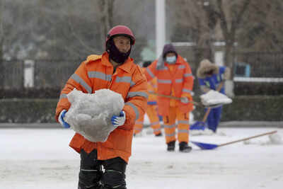 Heavy snow in north and central China disrupts travel and schools and ...
