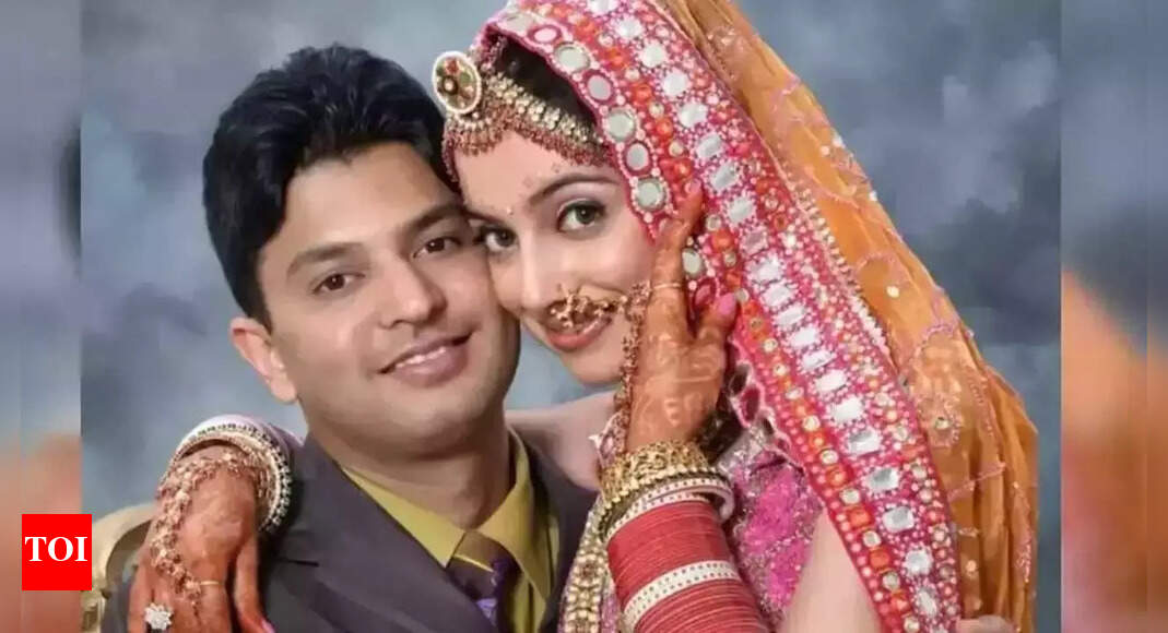 Divya Khossla drops husband Bhushan Kumar's surname, netizens speculate ...