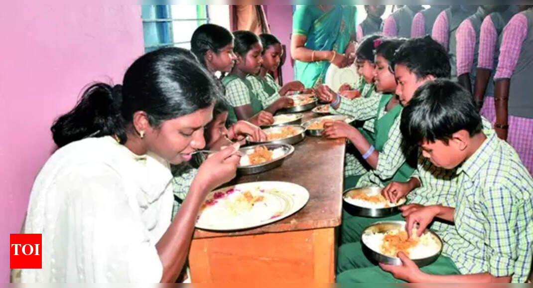 Nilgiris Collector: Nilgiris collector inspects government scheme ...