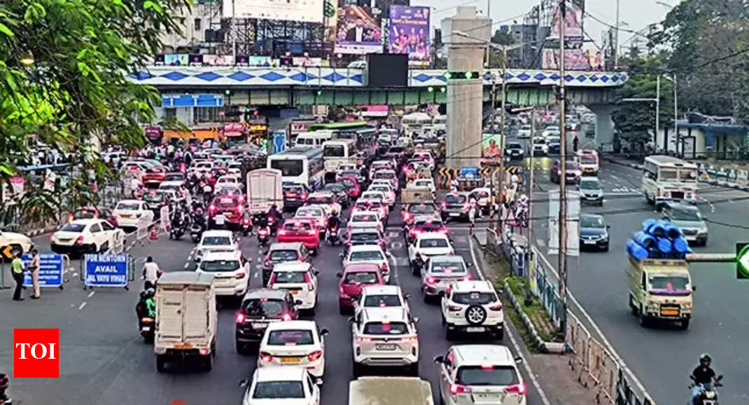 Chingrighata Trial: Chingrighata trial slows down traffic in Kolkata ...