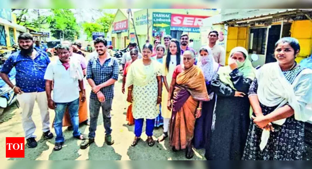 Lanka Corner: Lanka Corner residents protest for relocation of Tasmac ...
