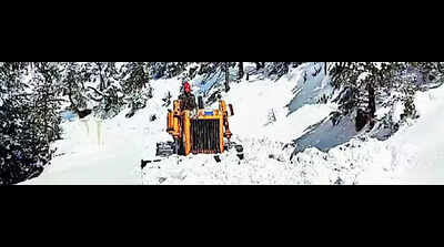 BRTF Men Rescue: BRTF Men Rescue 70 Tourists Stuck in Arunachal’s Sela ...