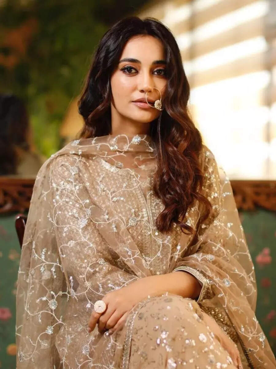 Surbhi Jyoti's ravishing traditional suits | Times of India