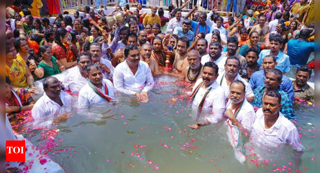 Thousands take part in Trishula Snanam at Swarnamukhi river ahead of ...