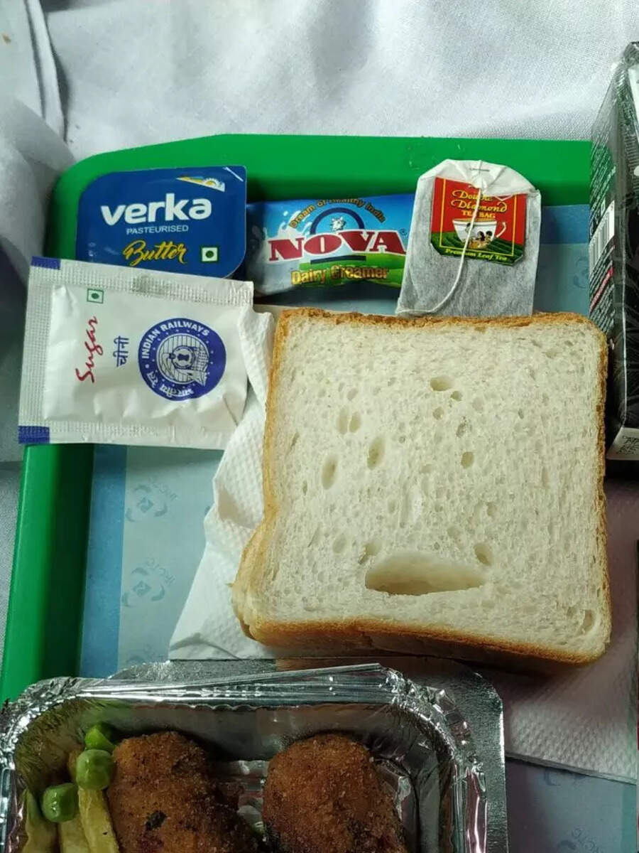 Reminiscing Over 10 Beloved Snacks In Indian Trains | Times Now