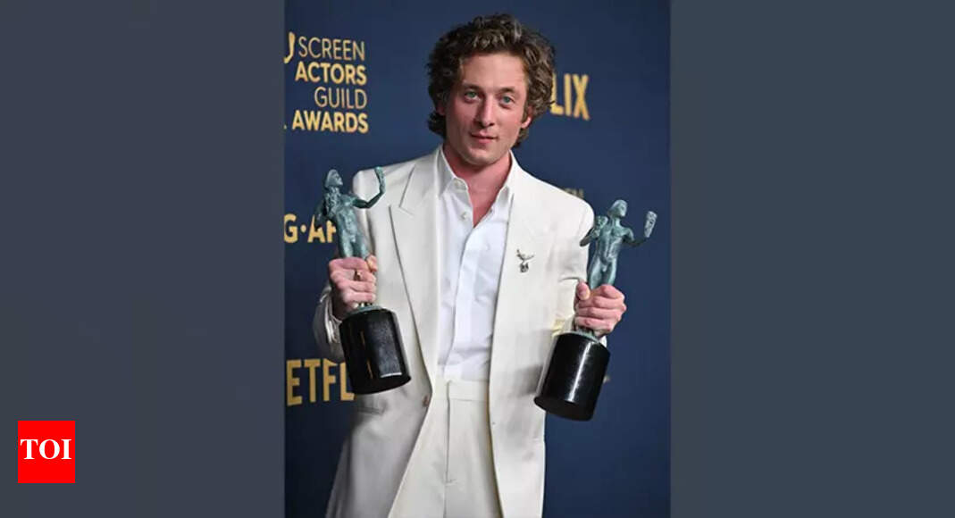 Jeremy Allen White wins Male Actor in Comedy Series at SAG Awards 2024 ...