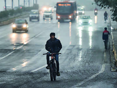 Light Rain Forecast in Delhi, Below Normal Temps Expected | Delhi News ...