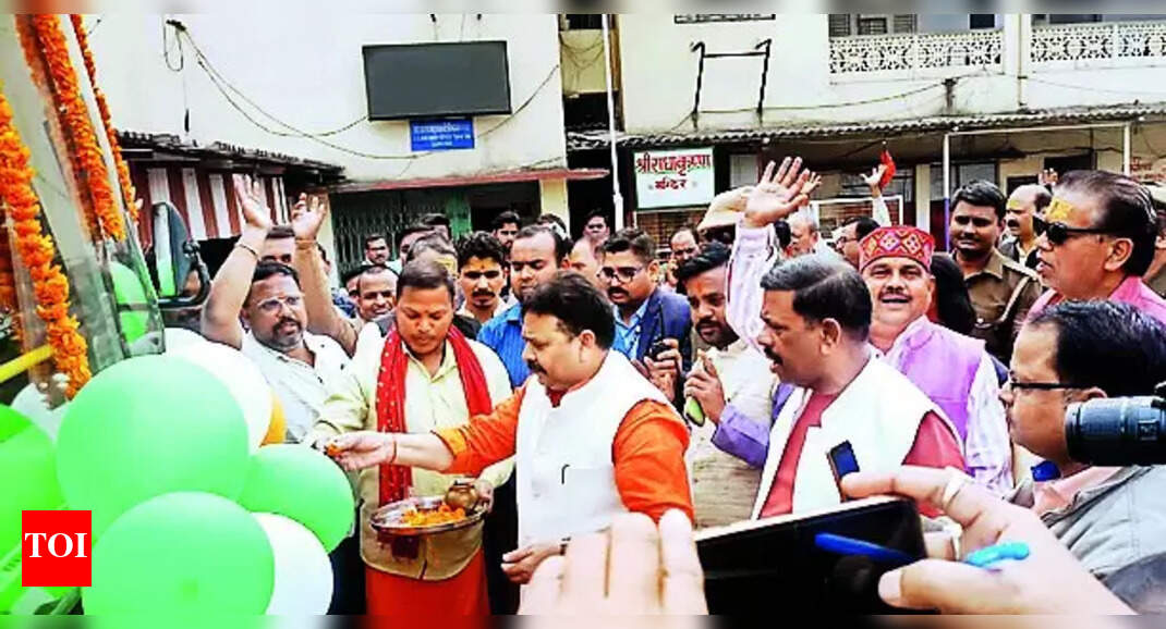 ‘Kashi Darshan’ Bus Service Launched to Promote Tourism in Varanasi ...