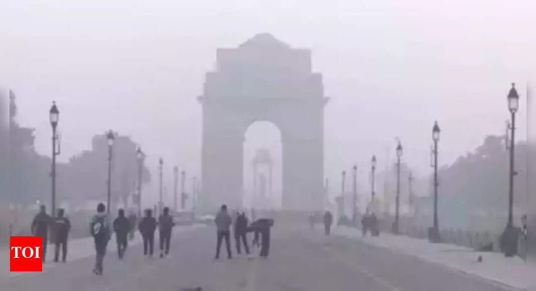 Delhi Temperature News: Mercury dips to 9.9 degrees Celsius in Delhi | Delhi News - Times of India