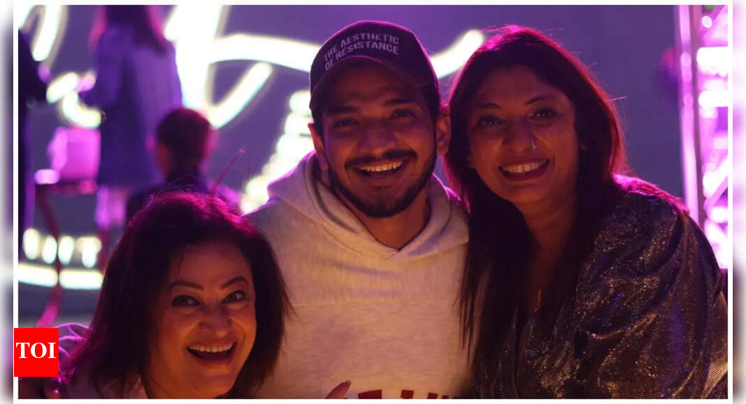 Jigna Vora celebrates her 50th birthday with her Bigg Boss 17 gang ...