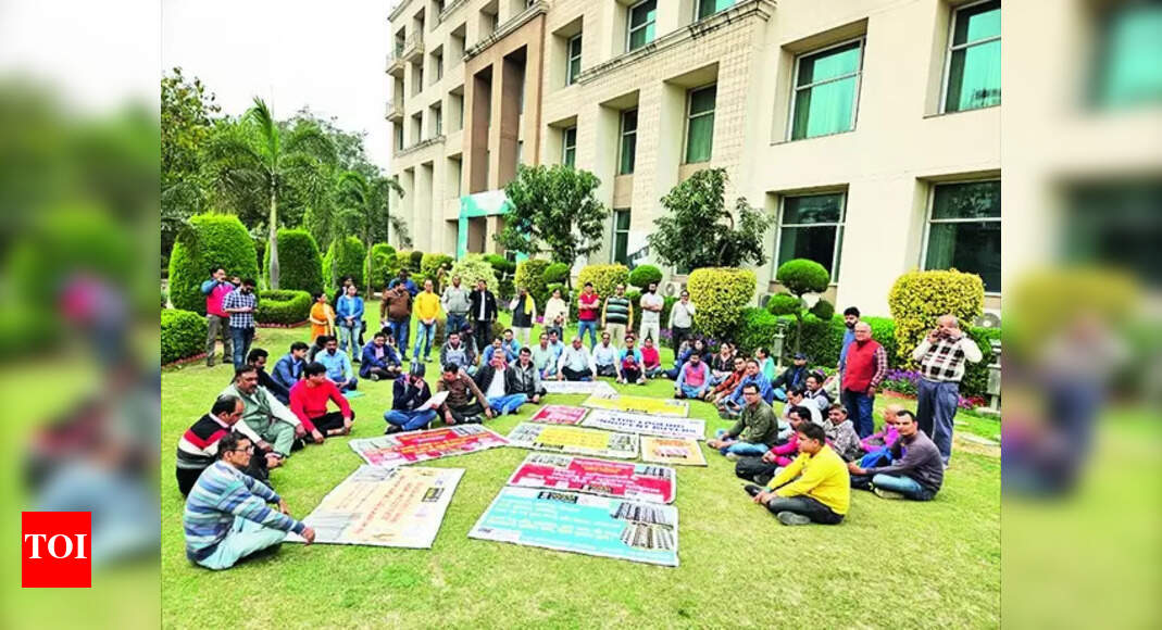 Protest at Rera office: Buyers demand early completion of Ocean Seven ...