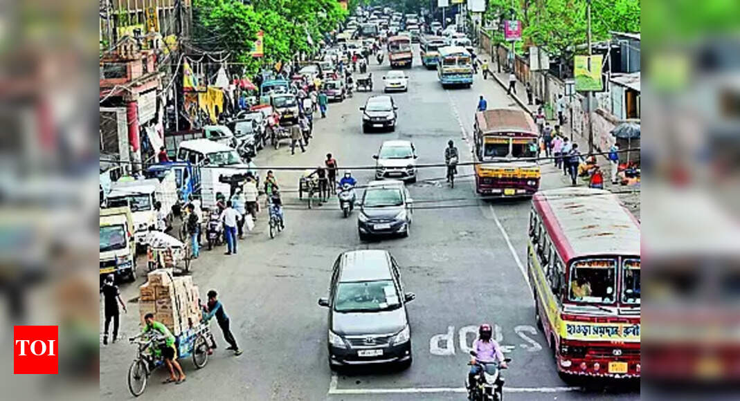 Strand Rd: Strand Rd repaired to decongest CR Ave Kolkata: KMC converts ...