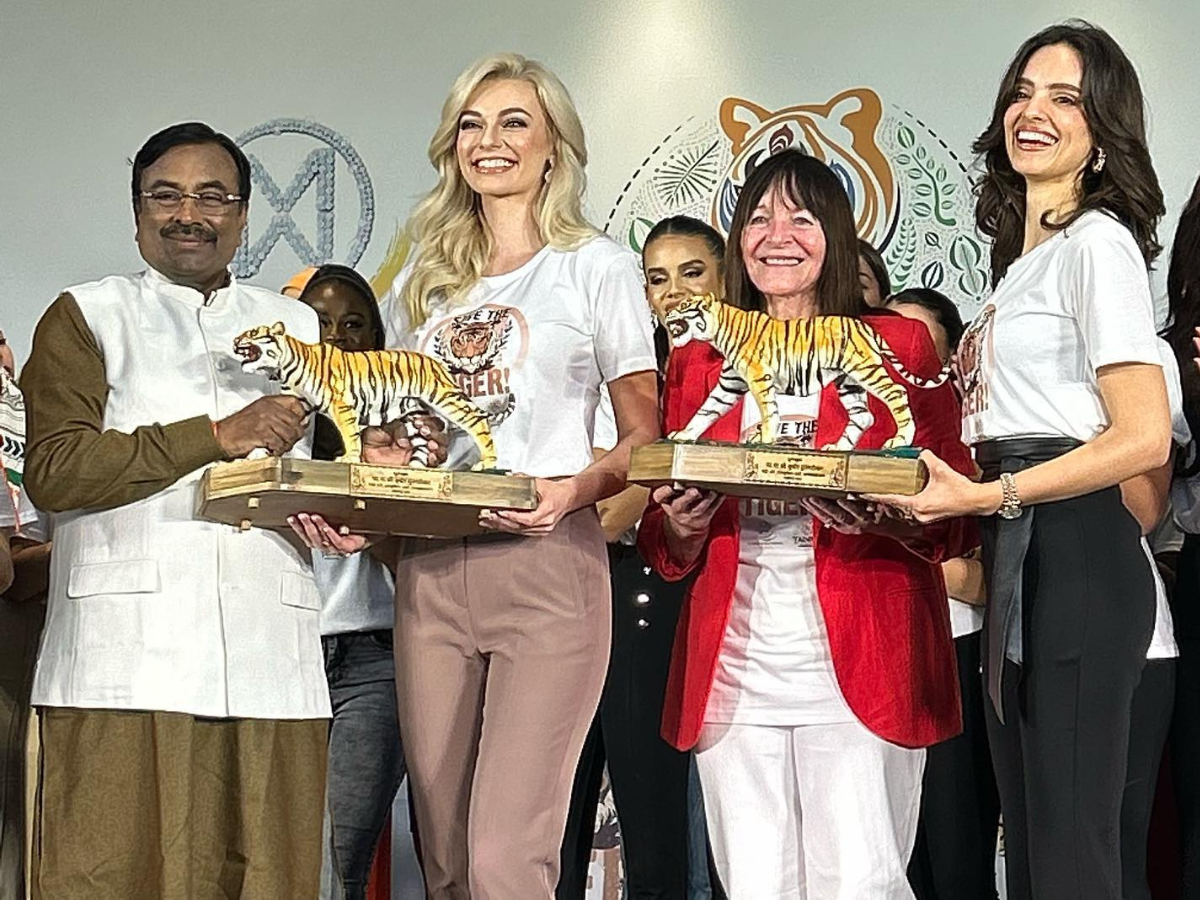 Miss World joins forces with Minister Sudhir Mungantiwar to support the ...
