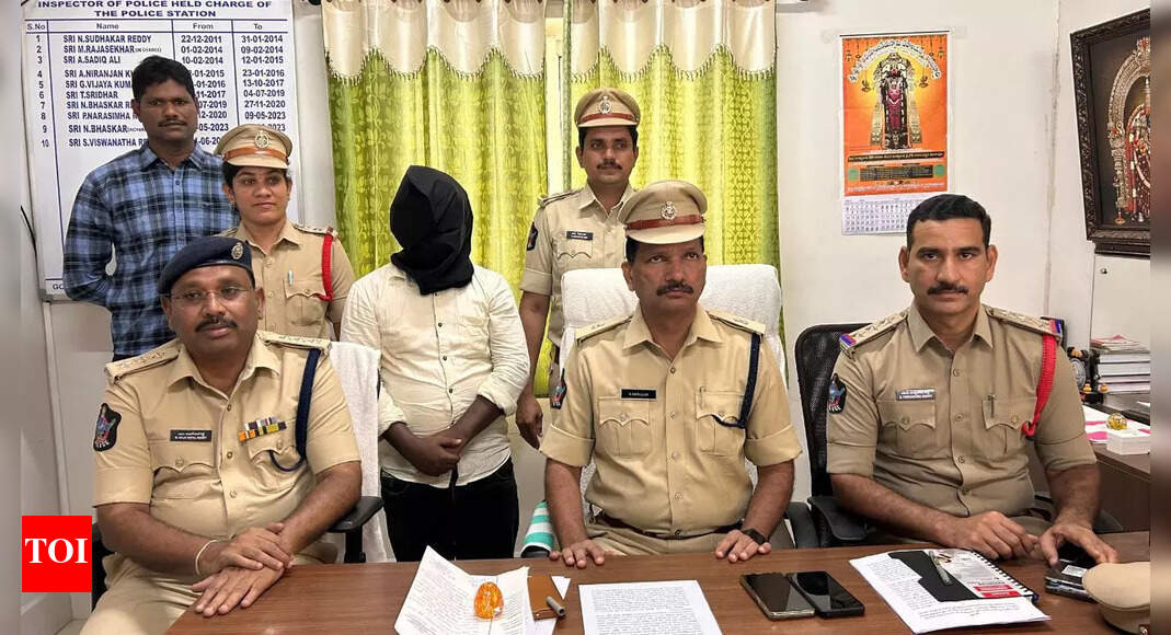 Dhone resident arrested in a fake hall ticket case by Chittoor police ...