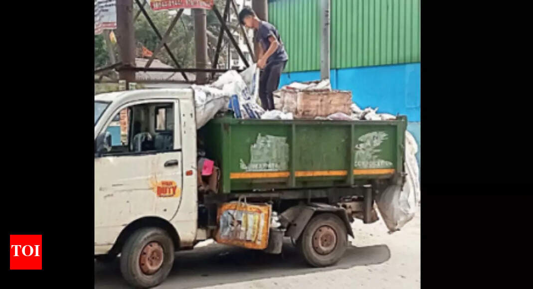 Lack of Protective Gear Puts Life of Garbage Collectors in Danger ...