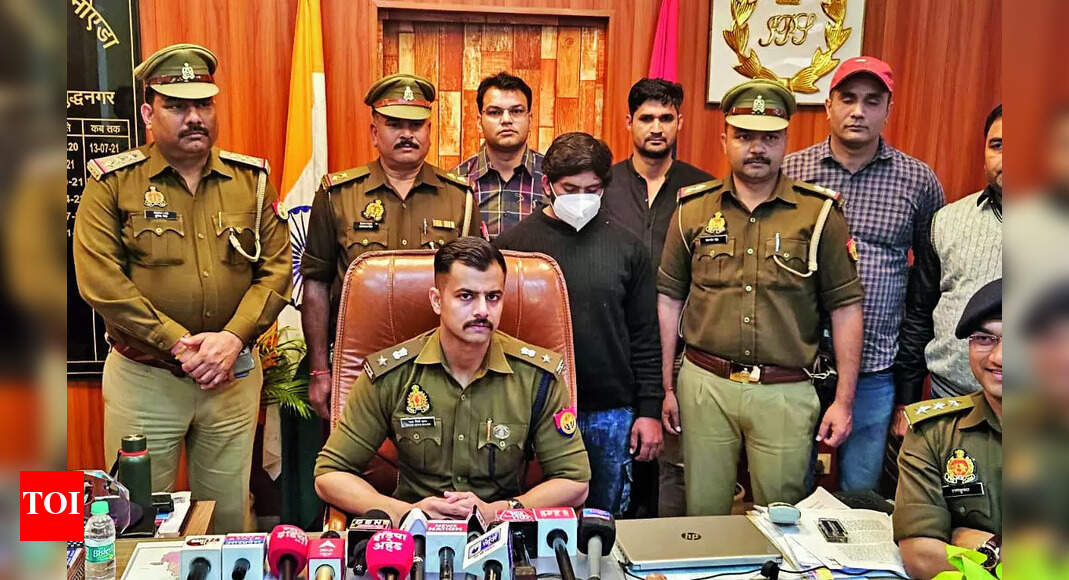 Accountant: Accountant stages ₹1 crore robbery | Noida News - Times of ...