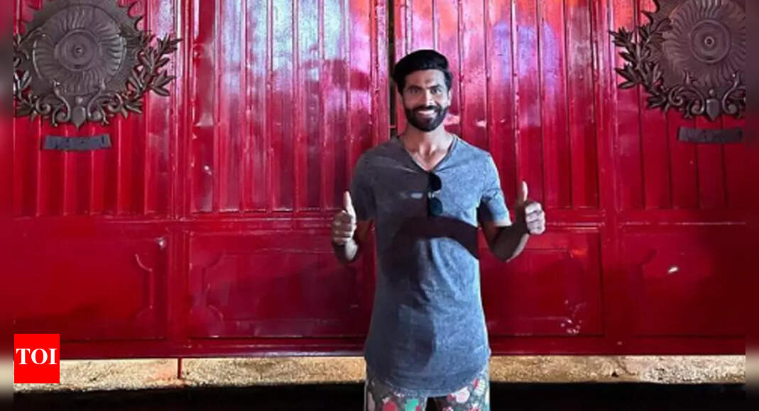 Ravindra Jadeja pays tribute to 'legend' MS Dhoni with Ranchi visit | Cricket News - The Times ...