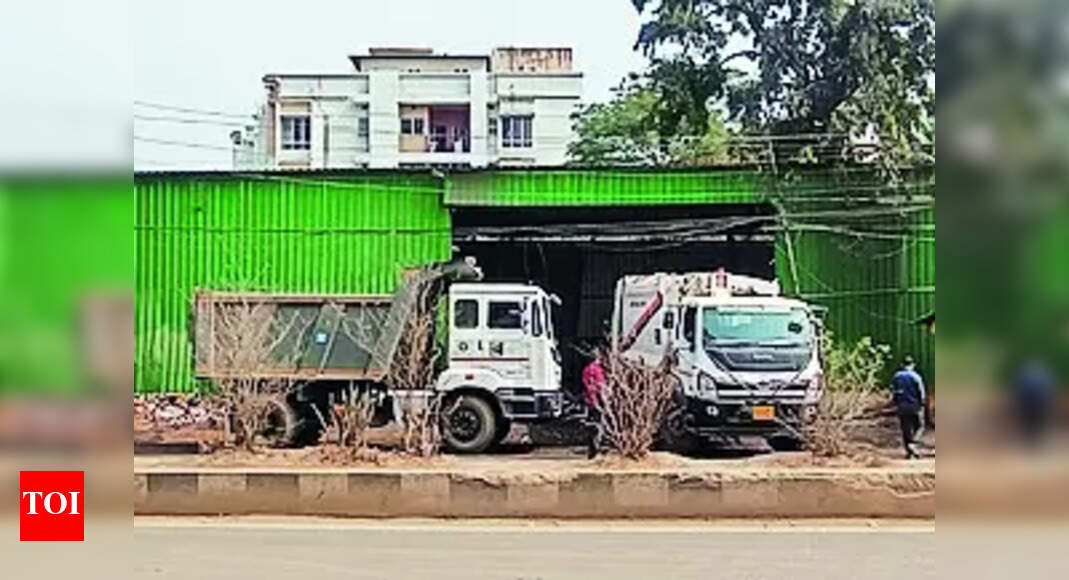 Guwahati Residents: Residents of Guwahati complain about the stench and ...