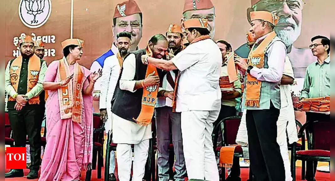 Congress MP Naran Rathwa: Congress MP Naran Rathwa joins BJP in ...