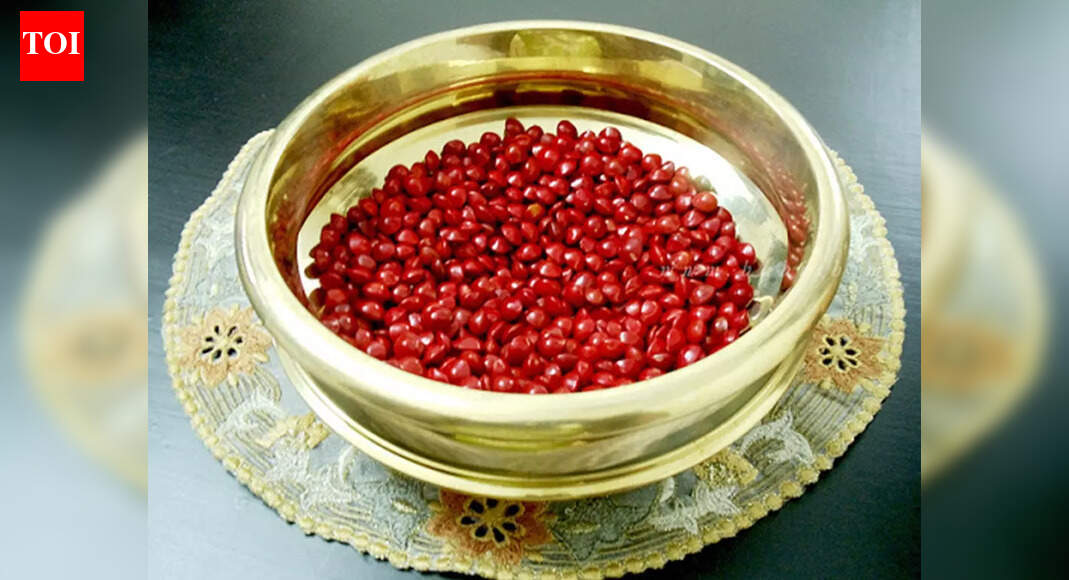 Why is Manjadikuru aka red seeds offered to Guruvayoorappan?