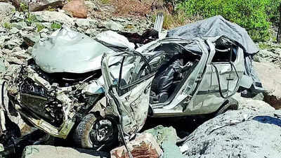 6 pilgrims killed after car plunges into gorge near Tyuni | Dehradun ...