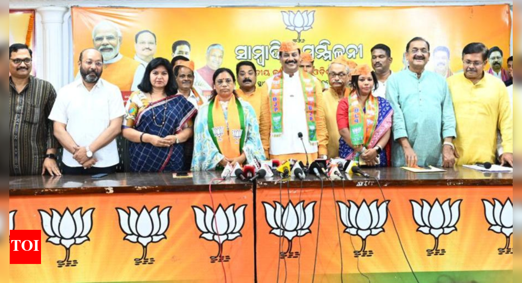 BJP embraces BJD MLA who rammed SUV into BJP crowd | Bhubaneswar News - Times of India