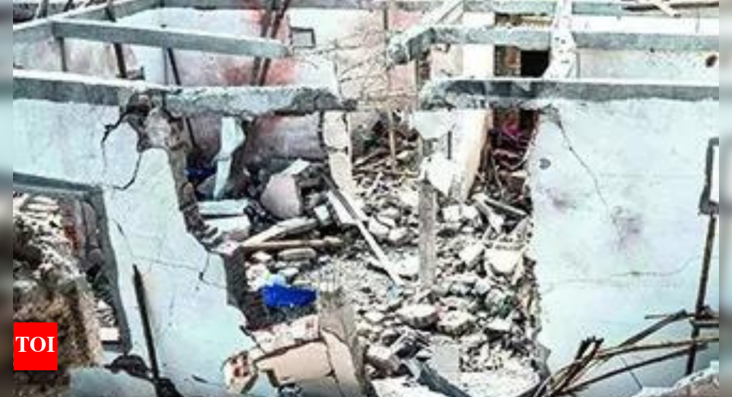 Artillery shelling kills 12 in Myanmar market, injures 80 - Times of India