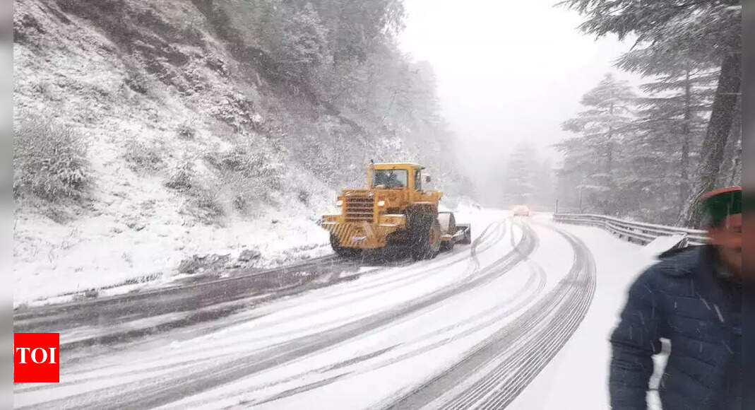 Snow and Rain Disrupt Daily Life in Himachal Pradesh: 4 National Highways and 350 Roads Closed ...