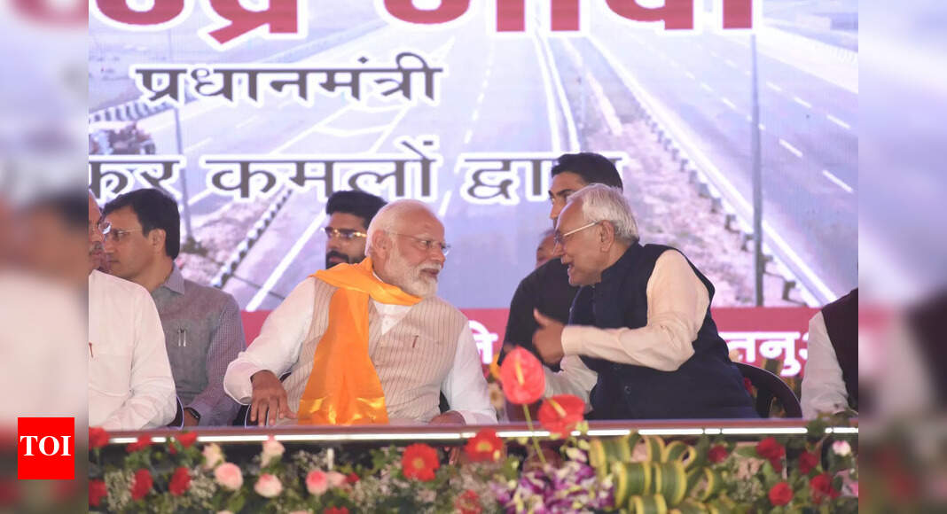 When Nitish's words left PM Modi in splits during a rally in Bihar ...