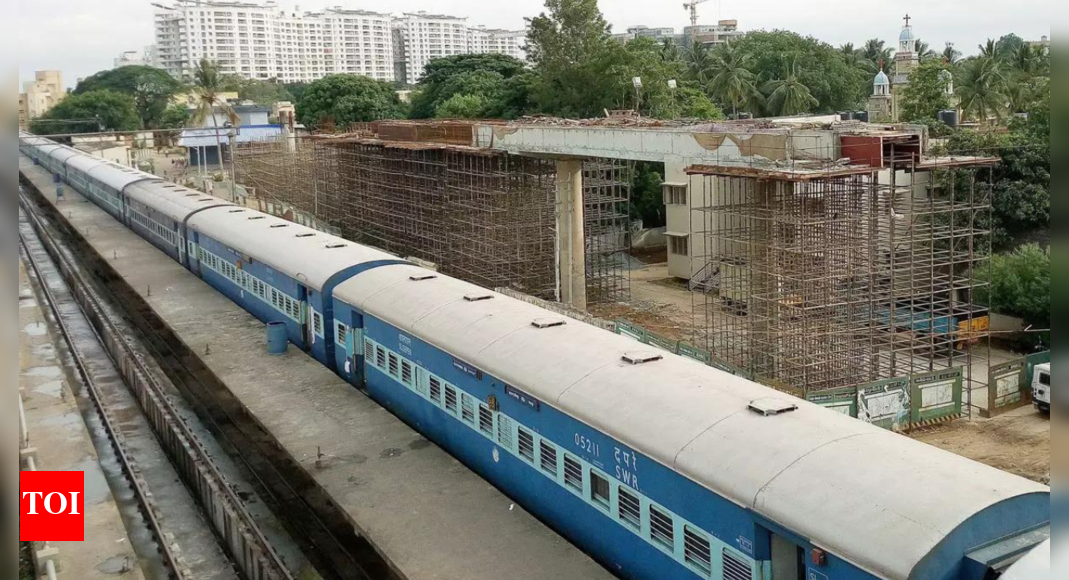 Promotion of UTS app at 10 WR stations, redesigned QR code with user ...