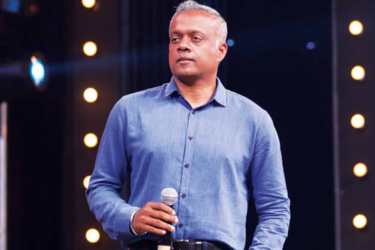 Schauspieler Dhanush Sohn Yatra Fotos