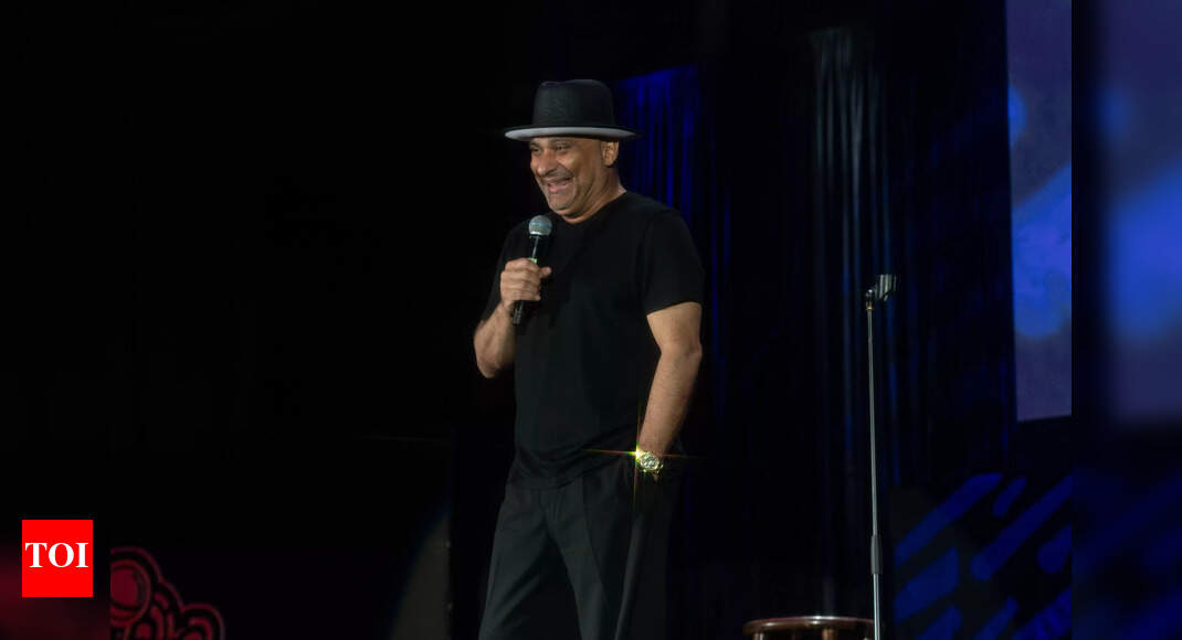 Russell Peters performs in Mumbai, jokes about Raj Kundra | - Times of ...