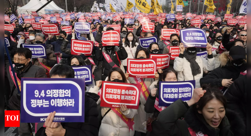 South Korea Takes Steps To Suspend Licenses Of Striking Doctors After