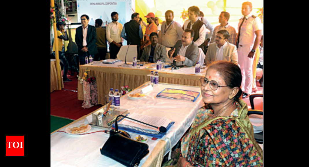 Mayor presents Rs 603 crore surplus budget | Patna News - Times of India