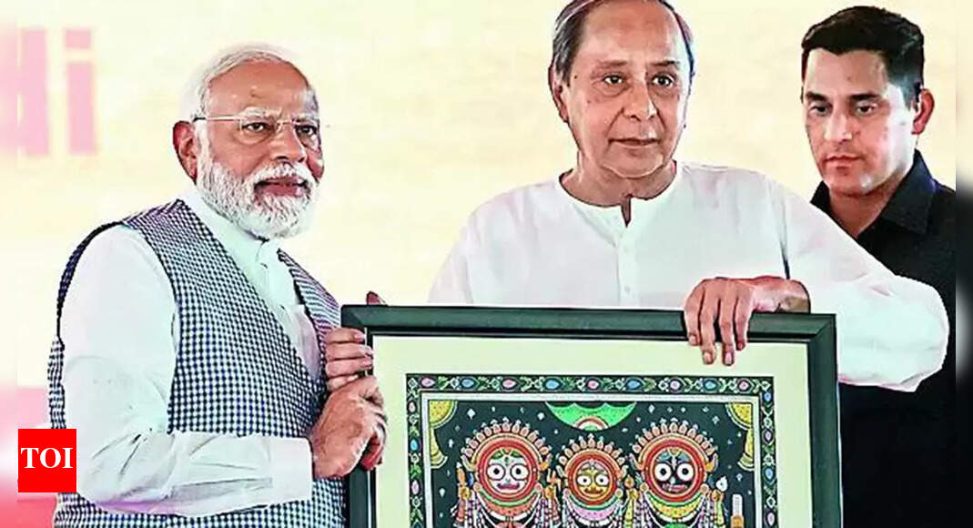 Buzz of BJP-BJD tie-up as PM Modi, CM Patnaik praise each other | Bhubaneswar News - Times of India